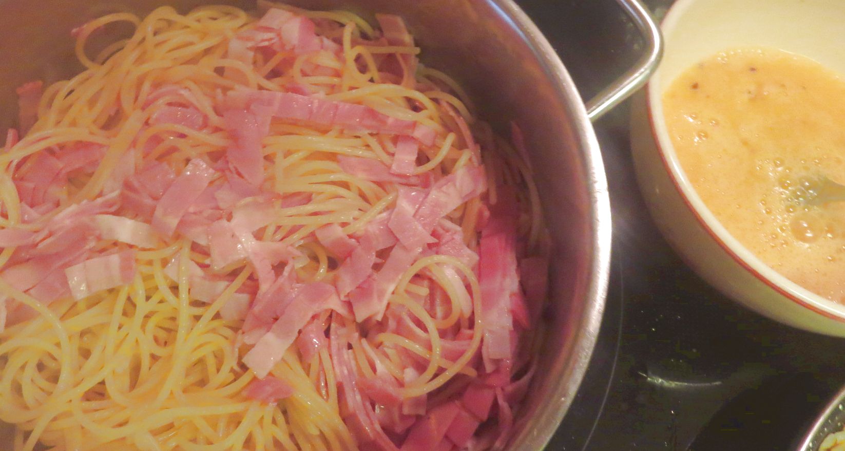 Pasta con nata a la carbonara